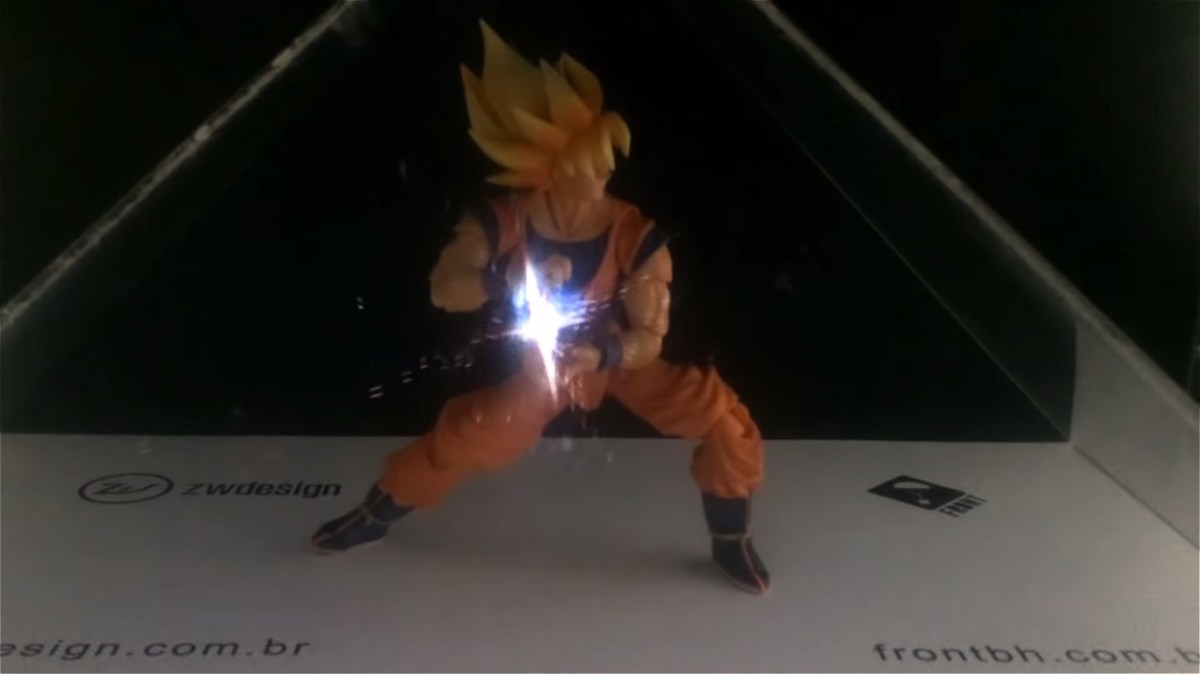 Goku Figure Powers Up using Holographic Effects (Video) | Daily Anime Art